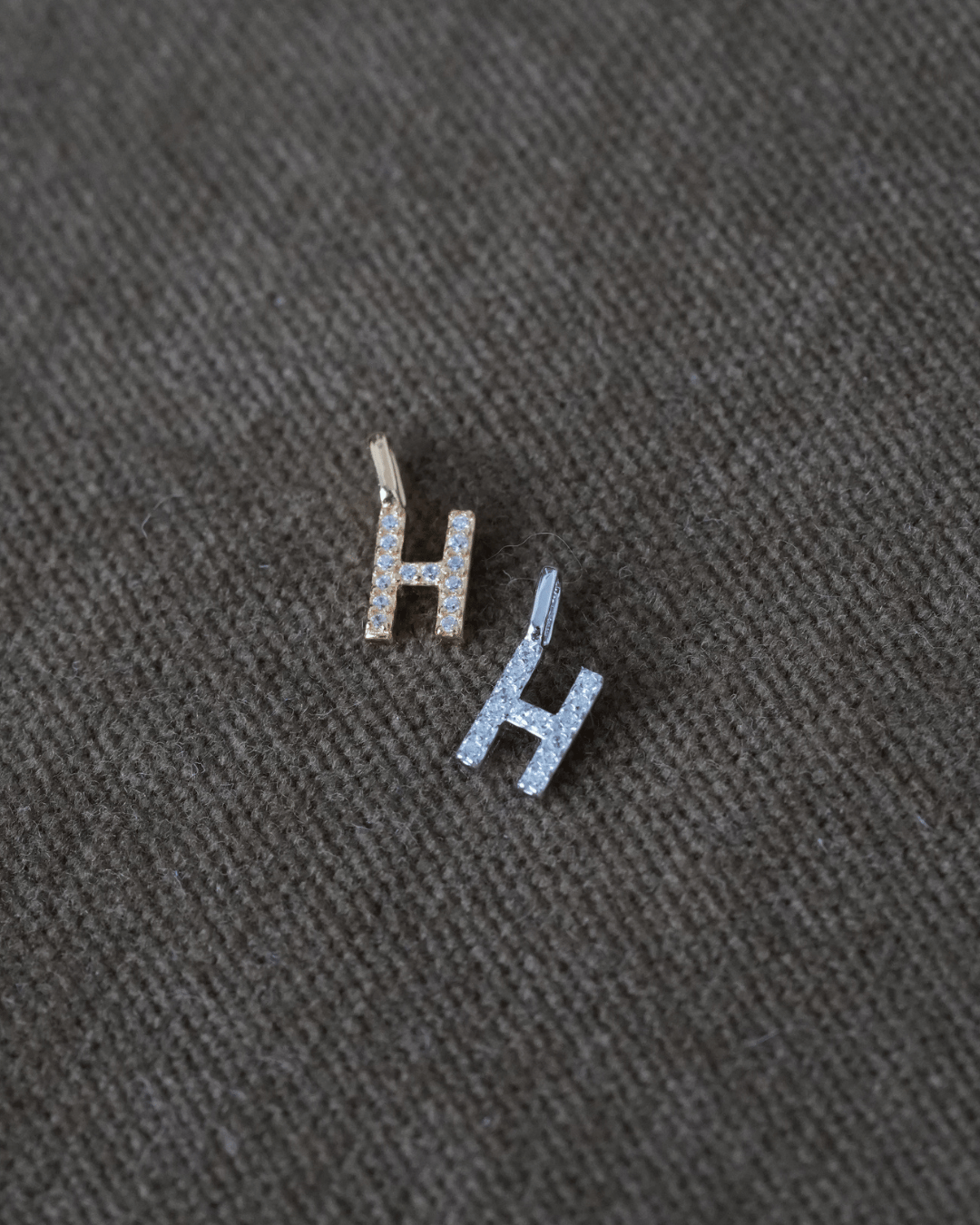 INITIAL CHARM H - AZLOFT